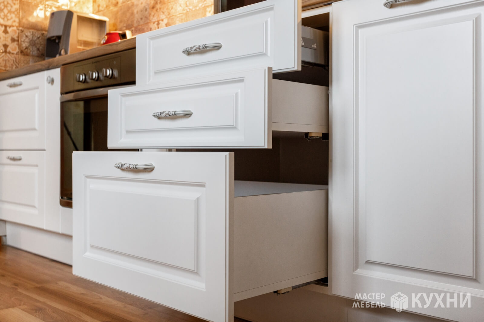 Кухня из МДФ. Производитель: . Цвет: Белый. Размеры: 3340 мм